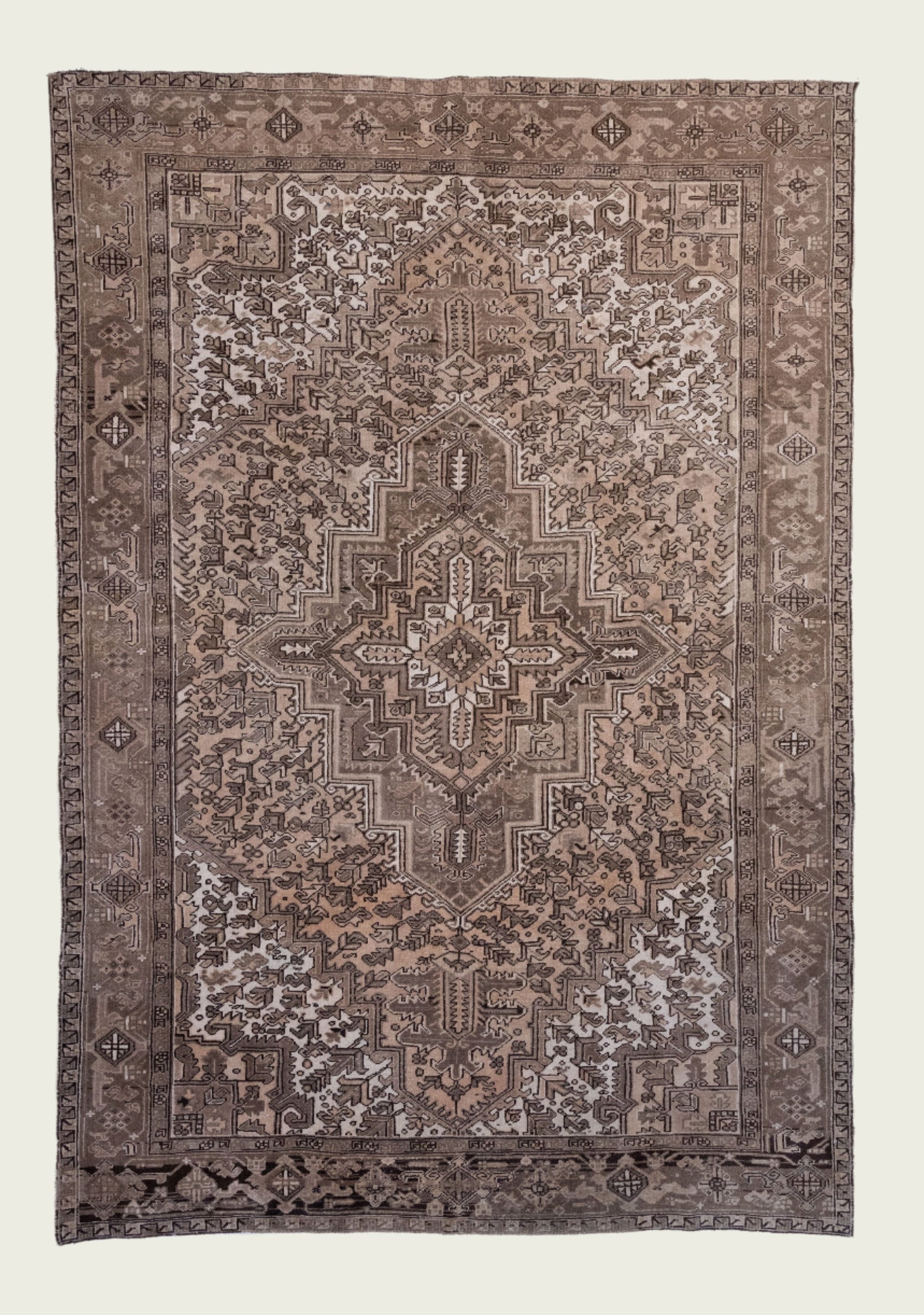 Antique Rug – Galerie Solis